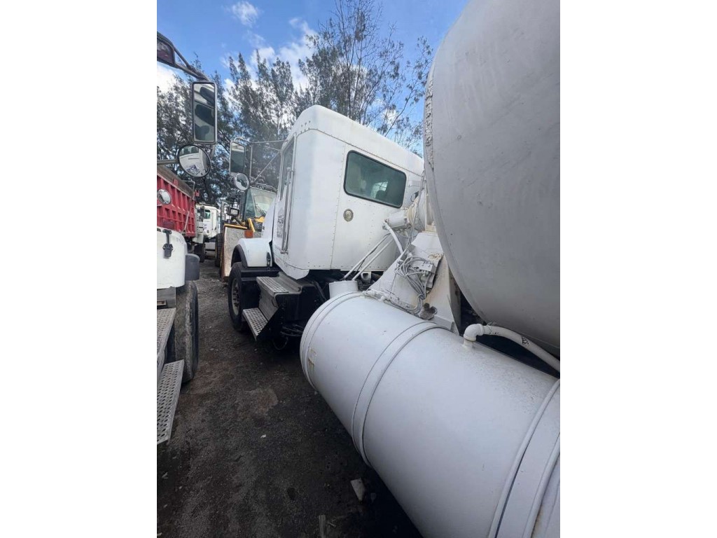 2008 KENWORTH T800 CONCRETE MIXER TRUCK