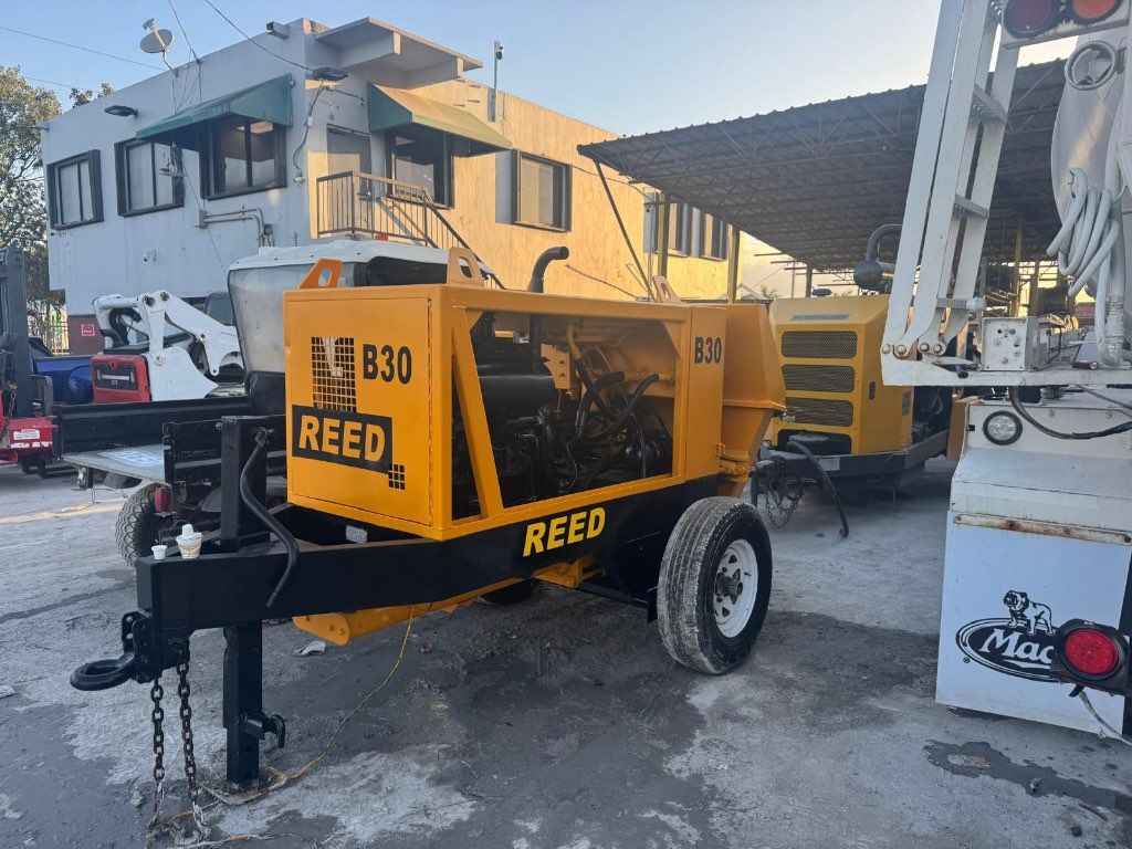 2001 REED B30 CONCRETE PUMP TRAILER