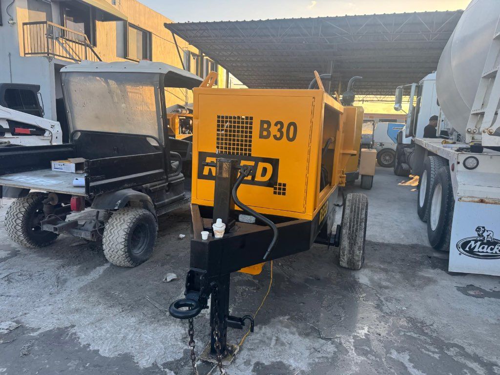 2001 REED B30 CONCRETE PUMP TRAILER