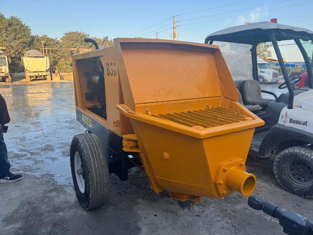 2001 REED B30 CONCRETE PUMP TRAILER
