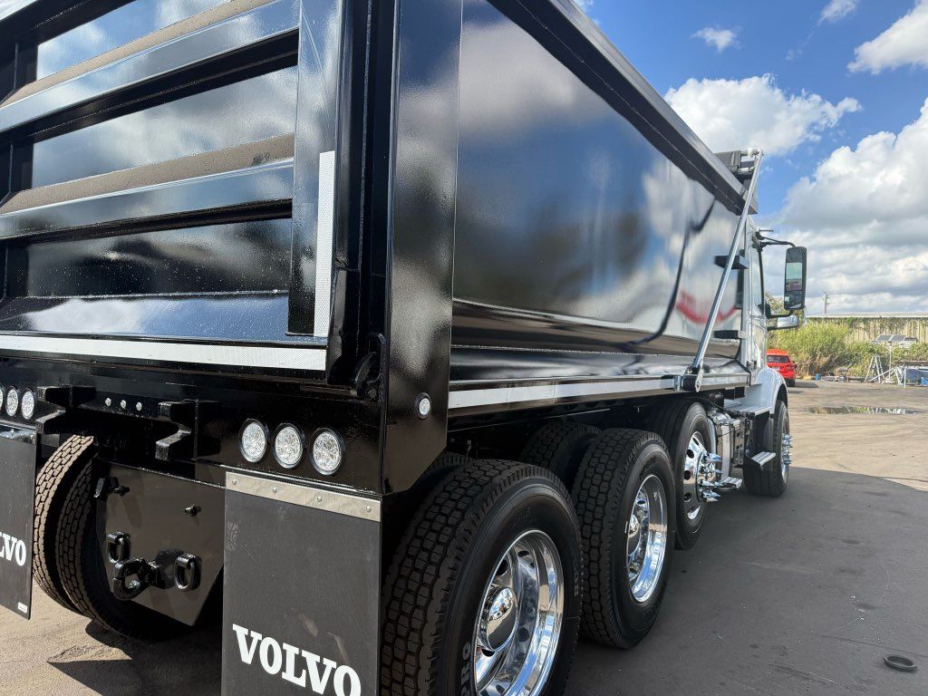 2022 VOLVO VNR DUMP TRUCK TRI-AXLE