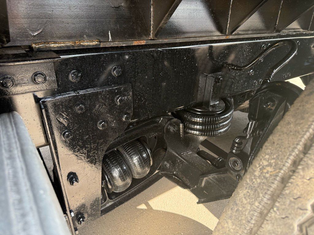 2022 VOLVO VNR DUMP TRUCK TRI-AXLE