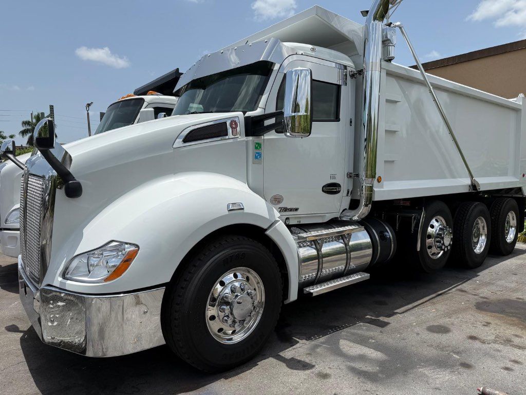 2018 KENWORTH T680 DUMP TRUCK