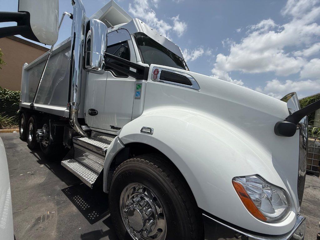 2018 KENWORTH T680 DUMP TRUCK