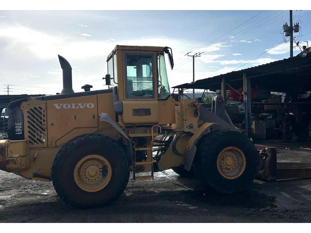 2004 VOLVO L90E WHEEL LOADER
